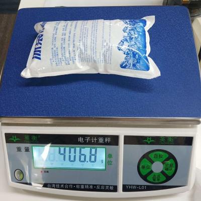 Cina 16 cubi Confezione di ghiaccio non tossico riutilizzabile per alimenti Materiale PE 1000 g dopo assorbimento dell'acqua in vendita