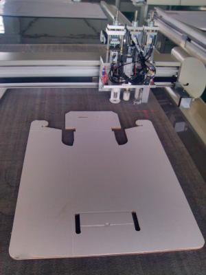 Cina Taglierina a base piatta di Digital/insieme conveniente del taglio di metà della tagliatrice della schiuma in vendita