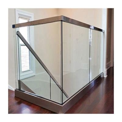 中国 Aluminum u base glass railing glass brackets patio stairs with railing 販売のため