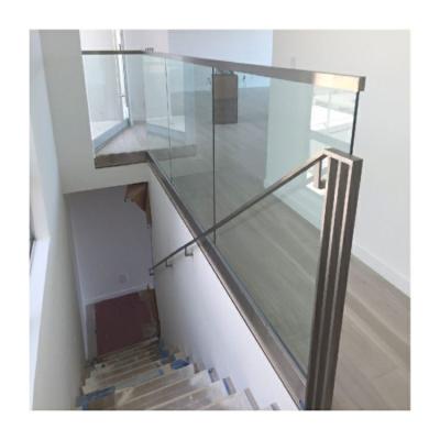Cina 8mm aluminium channel cheap glass balcony railings patio with railing in vendita