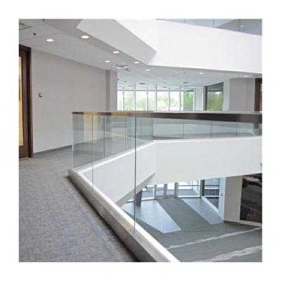 Cina Freedom fence shoe base frameless glass balcony railing on patio in vendita