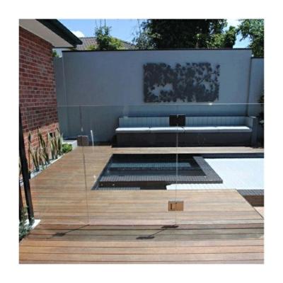 Cina Safety 8mm aluminium shoe base free standing glass railing in vendita