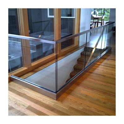 Cina Galvanised u base fence deck glass balusters patio door guard rail in vendita