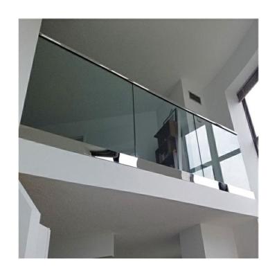 Cina 10mm shoe base glass panel railing system fencing for concrete patio in vendita