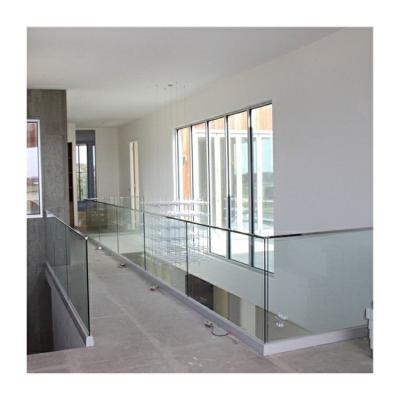 Cina Fence u base deck railing glass balusters patio border fence in vendita