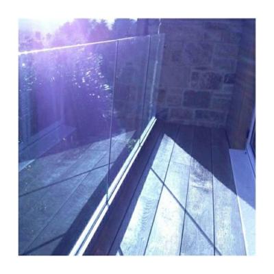 China Stainless u base glass balusters for decks balcony glass fitting à venda