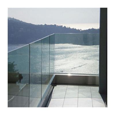 China 25mm aluminium shoe base frameless glass balustrade spigots balcony fence à venda