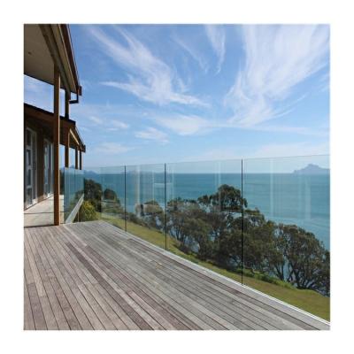 Cina Freedom fence u base glass banister rail terrace design with baluster in vendita
