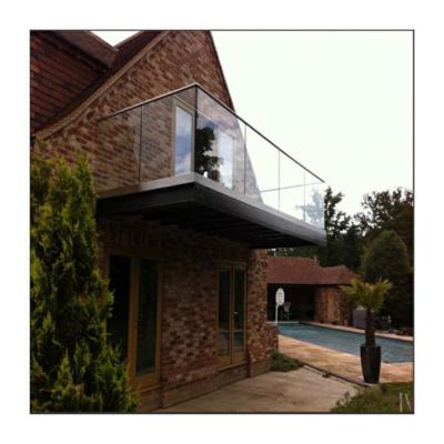 Cina Balcony Glass Railing With Solid Ss 316 U Channel Frameless Glass Railing in vendita