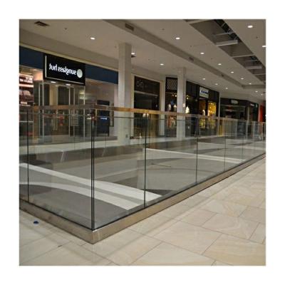 Cina Frameless Tempered Glass Railing with Embedded Aluminum U Base Channel for Balcony in vendita