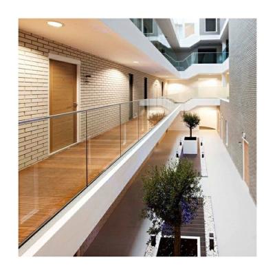 Cina Frameless U Channel Glass Railing for Staircase and Balcony in vendita