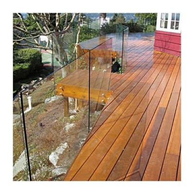 Cina Outdoor Aluminum U Channel Glass Railing Customized Flooring Mounted in vendita