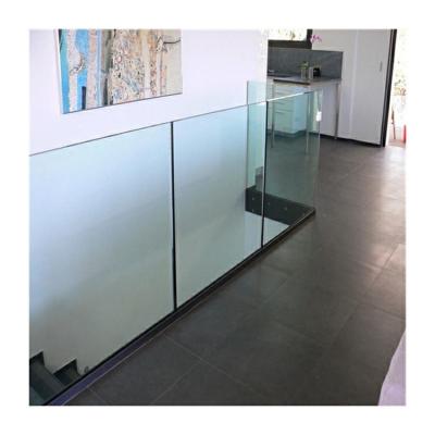 Cina Modern high quality customized aluminium railing system U channel glass railing in vendita