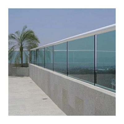 Cina Modern U Channel Glass Railing Stair Banister Fence With Roof WA-RAL1338 in vendita