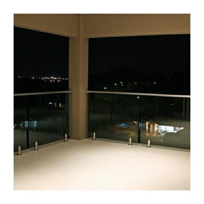 Cina Singapore spigot glass railing flat roof balcony spigot railing in vendita