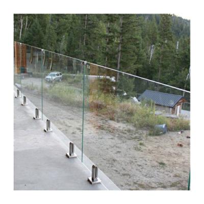 Cina Tome and Principe glass fencing spigots outdoor spigot glass railing in vendita