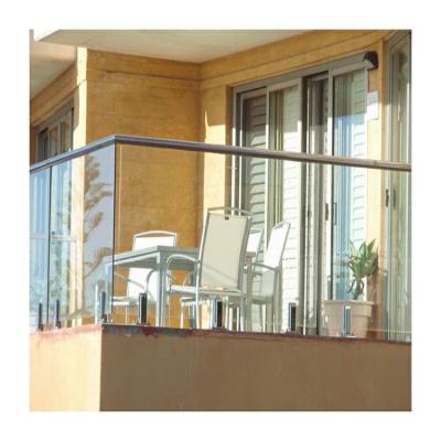 Cina Factory direct sales glass balustrade spigot spacing railing vinyl privacy deck spigot railing in vendita