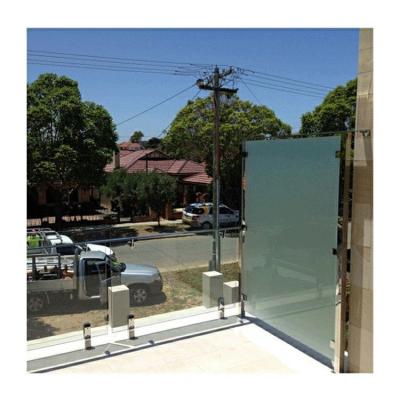 Cina Malaysia stainless steel glass spigots railing second floor balcony spigot railing in vendita