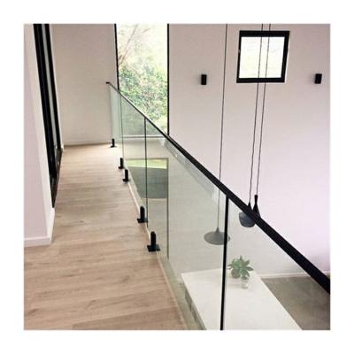 Cina Reliable performance spigots for glass panels railing metal patio spigot railings in vendita