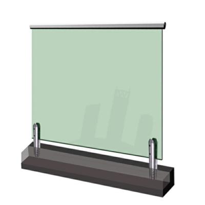 Cina Glass fencing garden frameless glass balcony stainless steel spigots for sale railing in vendita