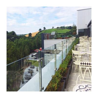 Cina Blue glass banister aircraft cable deck railing stainless post railings with glass panels in vendita