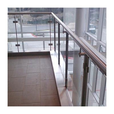 Cina SGP glass fencing metal balustrade deck glass panels price in vendita