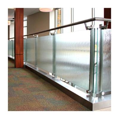 Cina SGP glass fencing wire patio laminated glass stainless post balcony railing in vendita