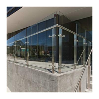 中国 Pvb laminated glass balustrades handrail for front porch steps deck railing systems pricing 販売のため