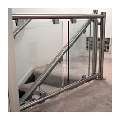 中国 Led designed glass balusters iron patio fence ultra white glass clear balcony railing 販売のため