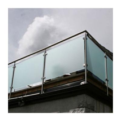 China Blue glass fencing roof handrail systems side mounted glass railing à venda