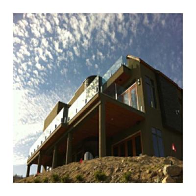 Cina Ultra clear glass fencing cheap glass balcony railings balustrade lighting in vendita