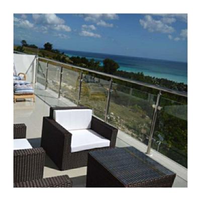 Cina EN 12150 glass railings metal roofing fence aluminium glass railing in vendita