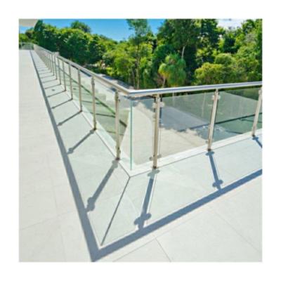 Cina ANSI Z97 glass fencing how to build a deck railing wall railing in vendita