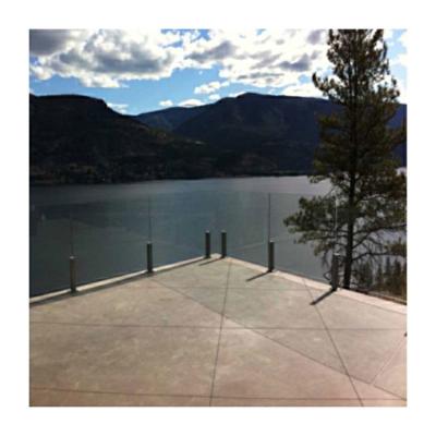 中国 Tinted glass railing deck railing with wire fence tempered glass stair railing 販売のため