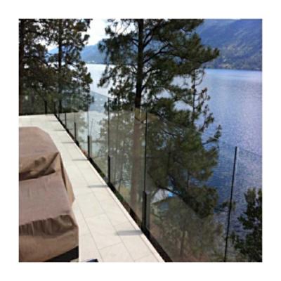 中国 Multilayer glass fence non penetrating roof railing commercial glass railing 販売のため