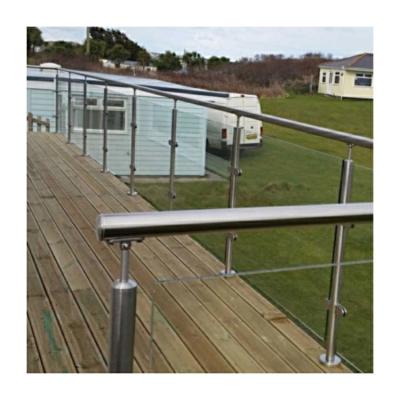 Cina Double layer glass handrail round stainless post deck balusters ss railing glass in vendita