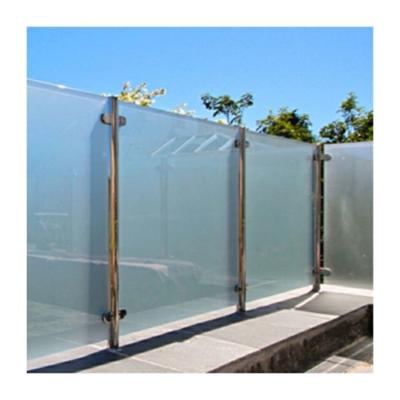中国 EN 12150 glass balusters roof railing systems clear glass railing 販売のため