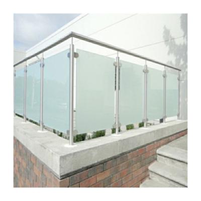 Cina 12mm glass railing installing vinyl porch railing deck railing hardware in vendita