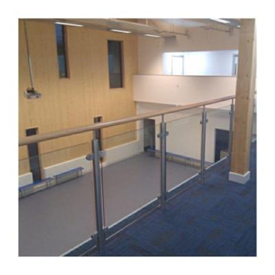 China Anti slip glass banister decorative portable patio fencing tempered glass metal deck railing à venda