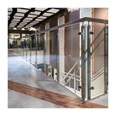 China Multilayer glass balustrades iron patio railing wall fence à venda