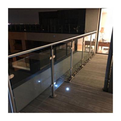 China Tmepered glass fencing frameless glass balcony balustrade panel garden fencing à venda