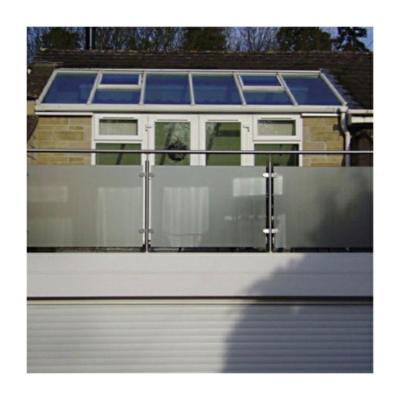 Cina Glass balustrade prices railing no top rail garden fence in vendita