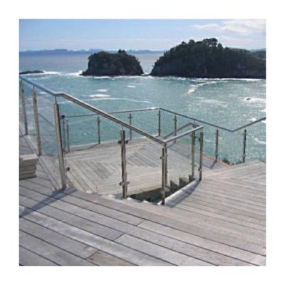中国 SGP glass balustrades vinyl porch railing and posts stainless steel glass railing 販売のため