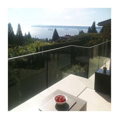 中国 Ultra white glass balustrades aluminium balcony railings balustrade dwg 販売のため