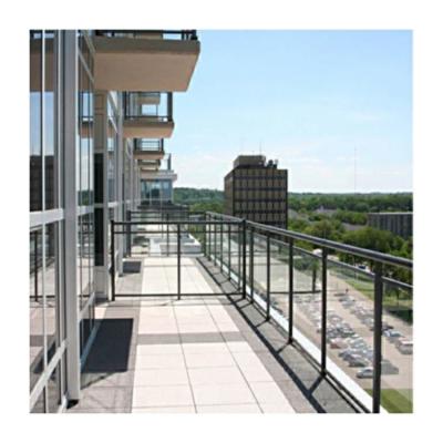 Cina Ultra White Balustrade Glass Railing Handrail Timber Balcony Scenic Glass Fencing in vendita