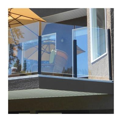 Cina Aluminum barbed wire tempered glass balcony railing model u channel handrails aluminum glass railing in vendita