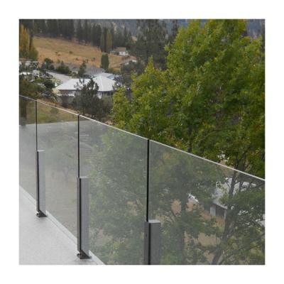 Cina Aluminum fence on retaining wall glass with steel railing factory aluminum glass balcony railings in vendita