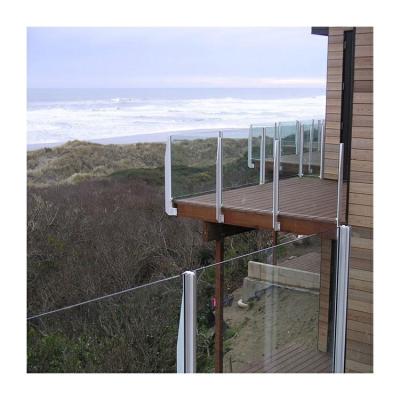 Cina Aluminum handrails for decks indoor glass balustrade model hotel led aluminum glass balcony railing in vendita