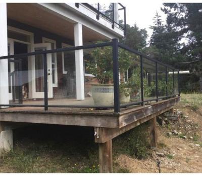 China Modern Glass Aluminium Balcony Railing Terrace Glass Railing Fence On Slope Te koop
