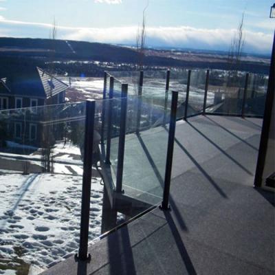 China Modern Glass Aluminium Balcony Railing Terrace Glass Railing Fence On Slope Te koop